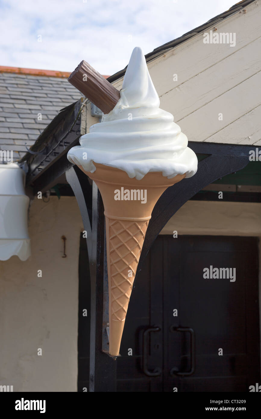 Ice cream sign hi-res stock photography and images - Alamy