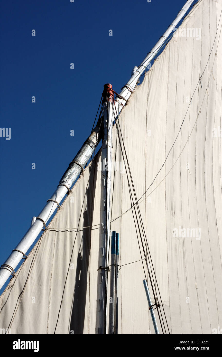 Lateen rigged boat hi-res stock photography and images - Alamy