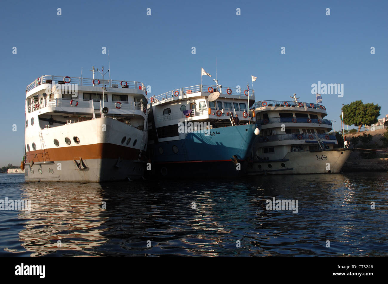 Rafted moored boats hi-res stock photography and images - Alamy
