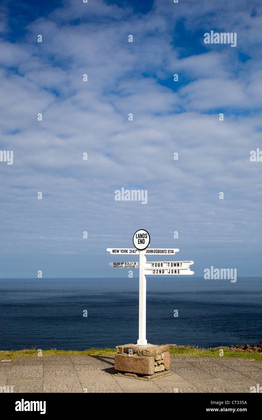 Lands end signpost hi-res stock photography and images - Alamy