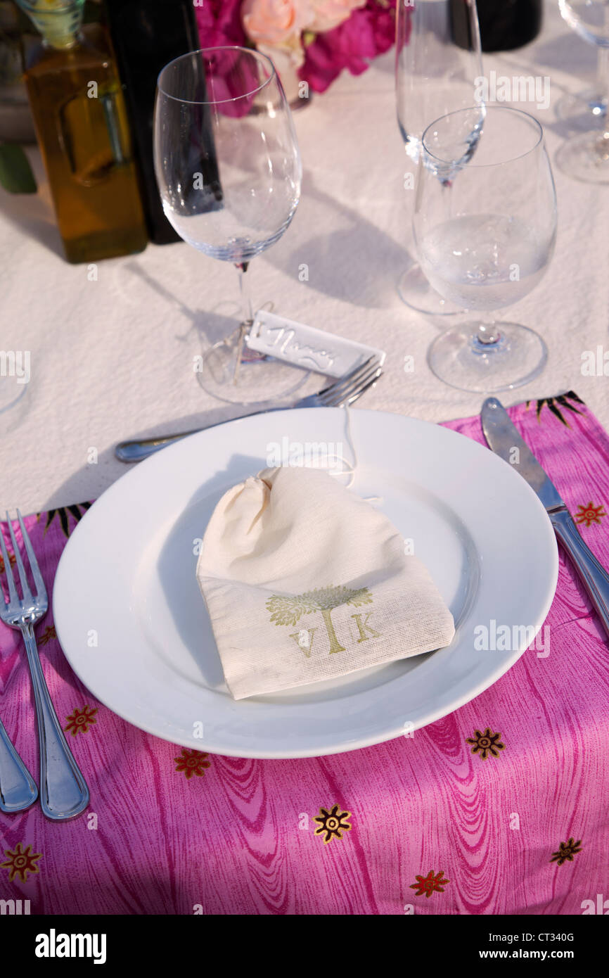 Plate and place setting for a wedding Stock Photo - Alamy