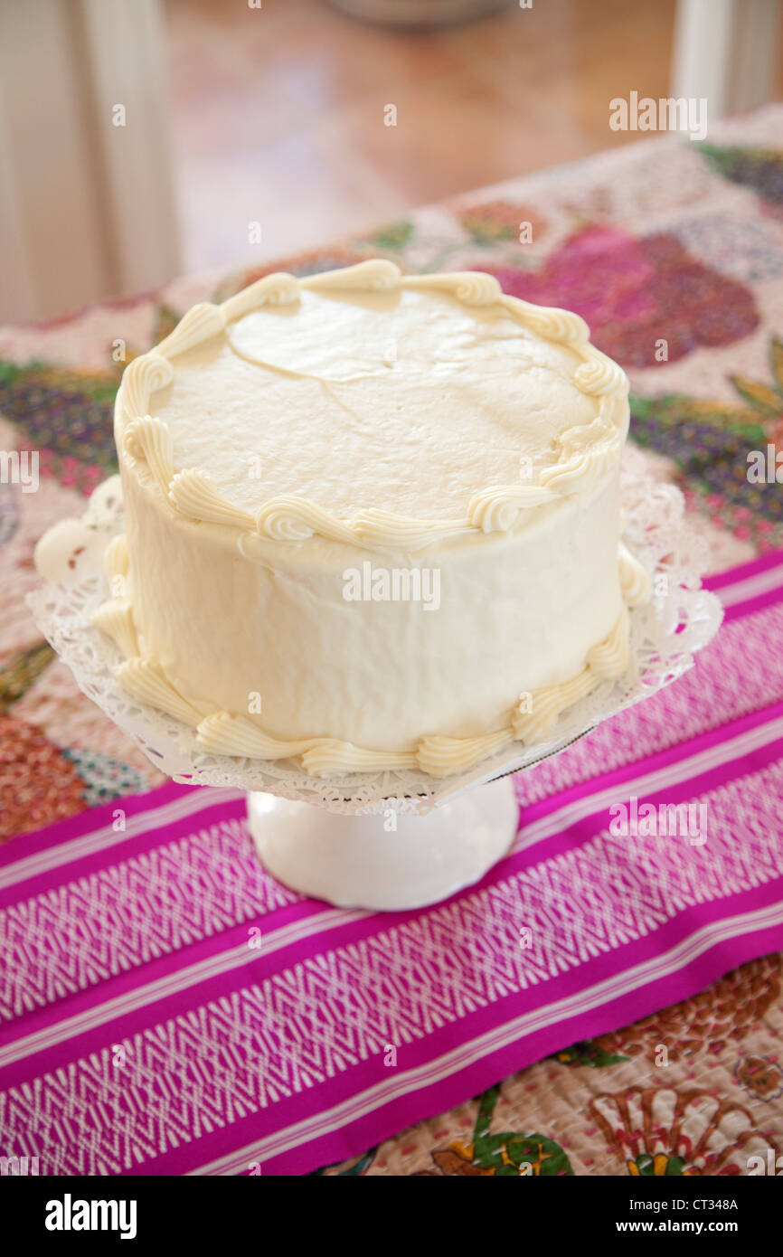 Wedding cake on table Stock Photo - Alamy