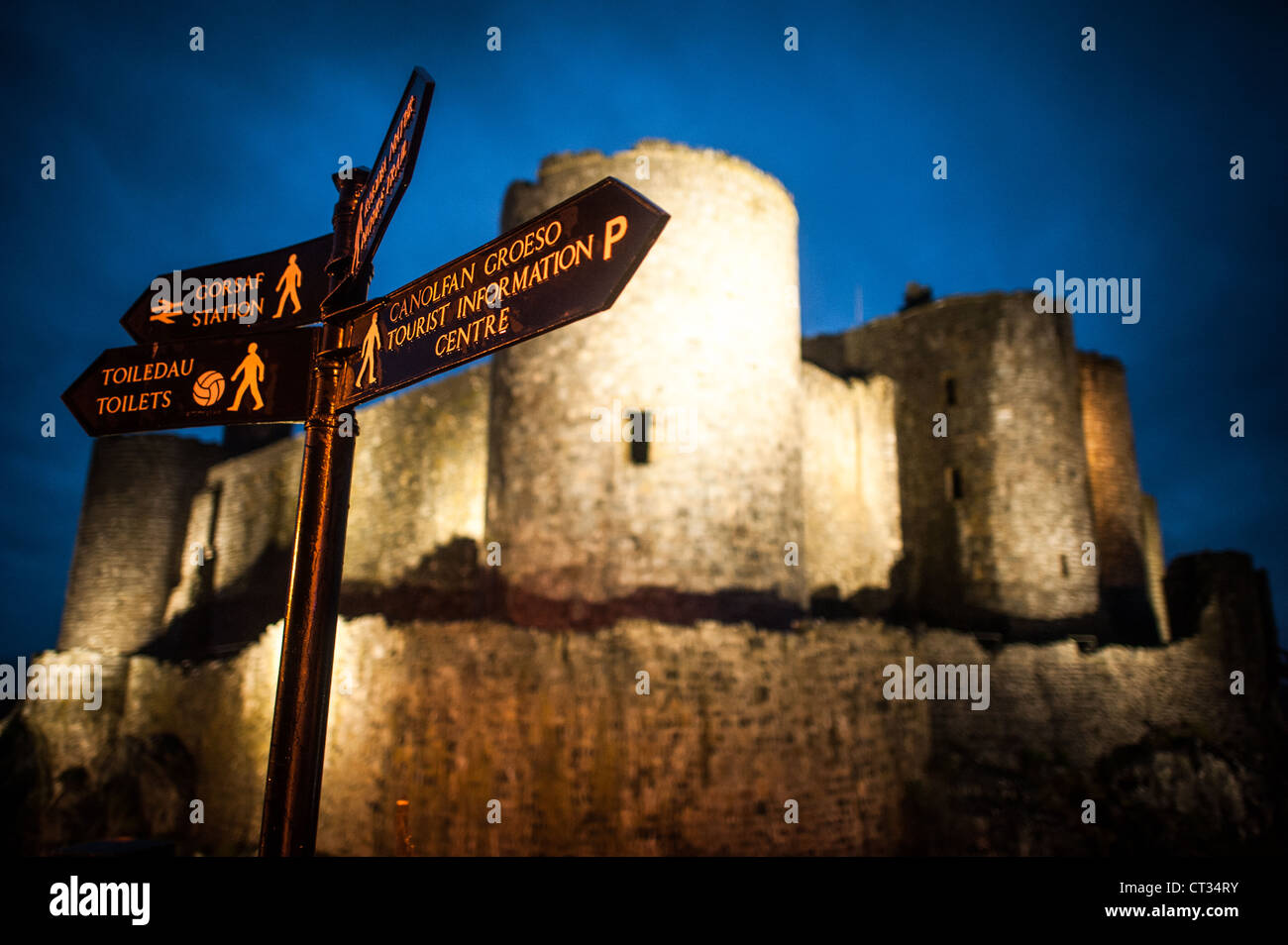 Signs to welsh castles hi-res stock photography and images - Alamy