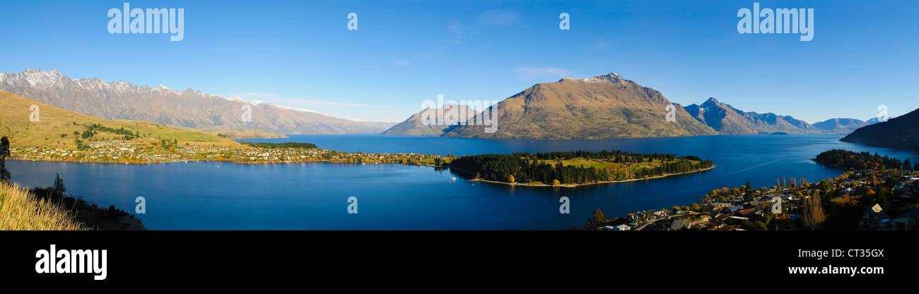Panoramic view of Queenstown and Lake Wakipu in the South Island of New ...
