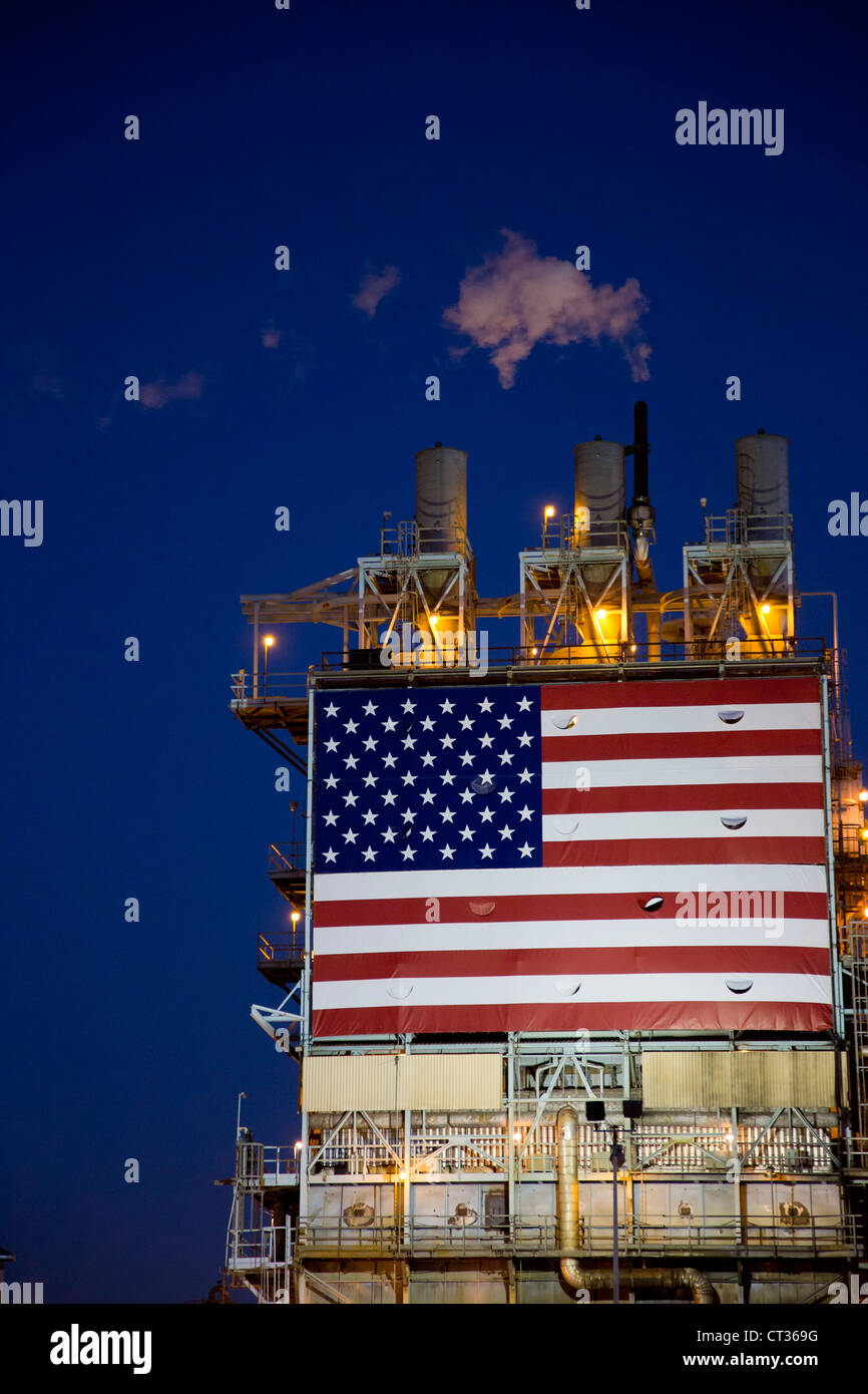 Bp oil refinery american flag hi-res stock photography and images - Alamy