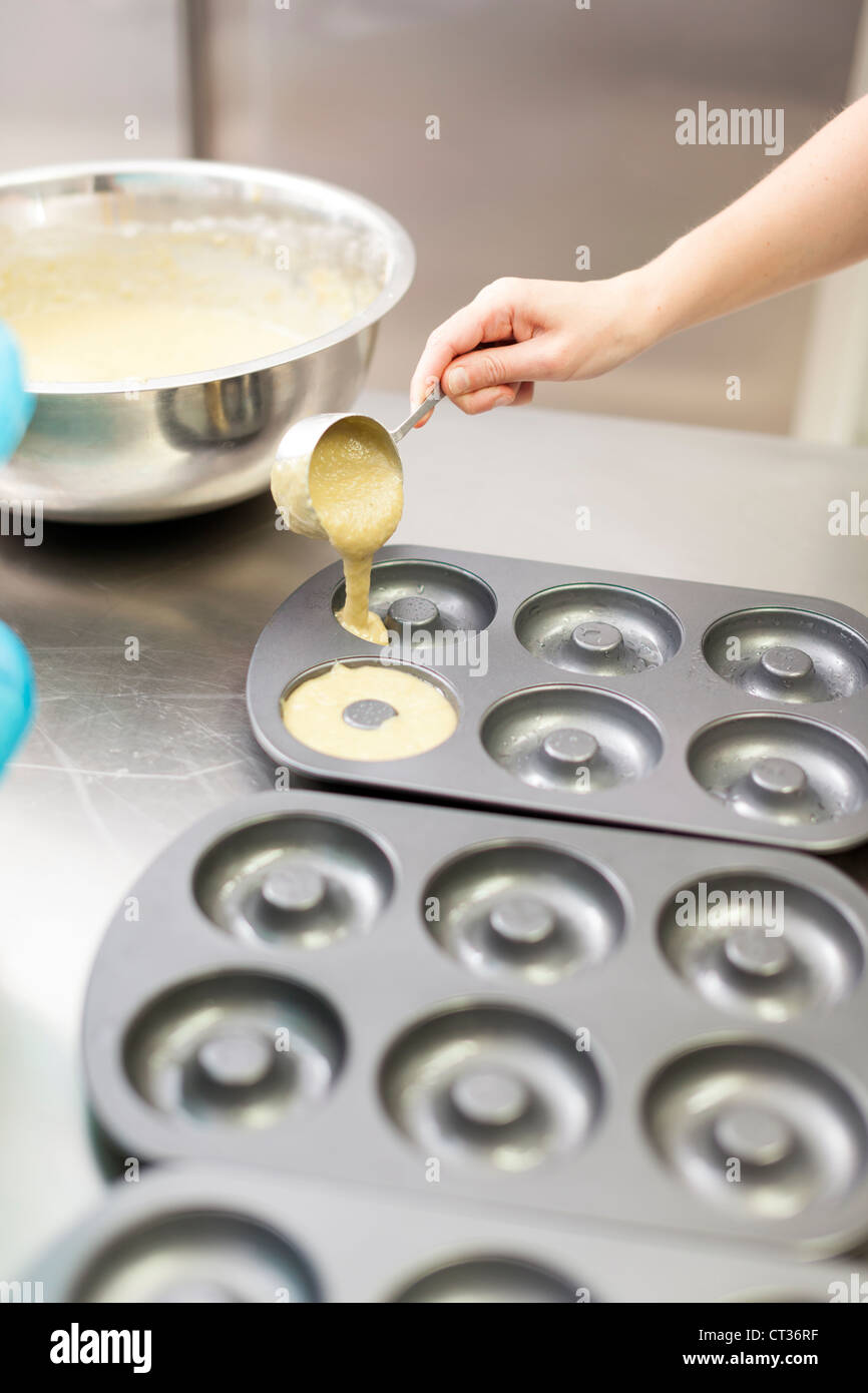 Pouring cake batter baking pan hi-res stock photography and images - Alamy