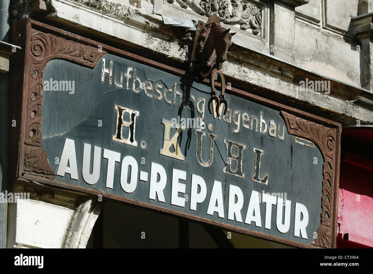 Auto repair logo hi-res stock photography and images - Alamy