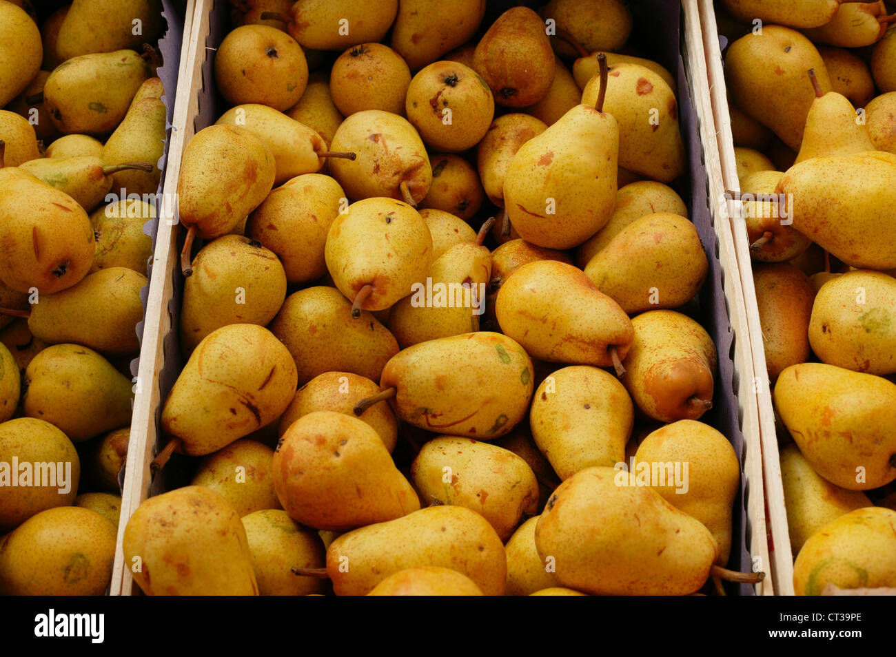 Pears at the market Stock Photo - Alamy