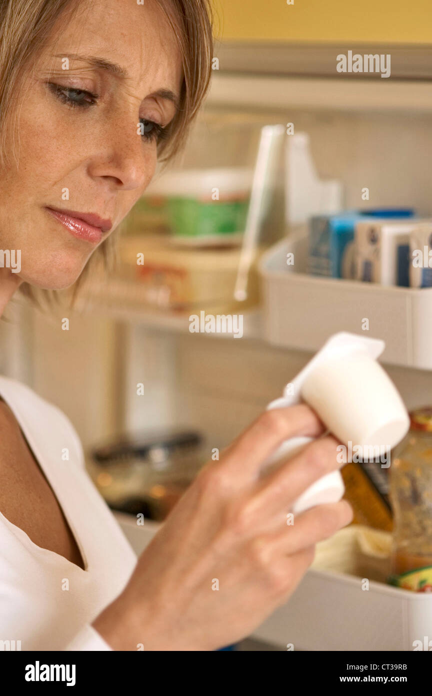 Best before food best before food label labels hi-res stock photography ...