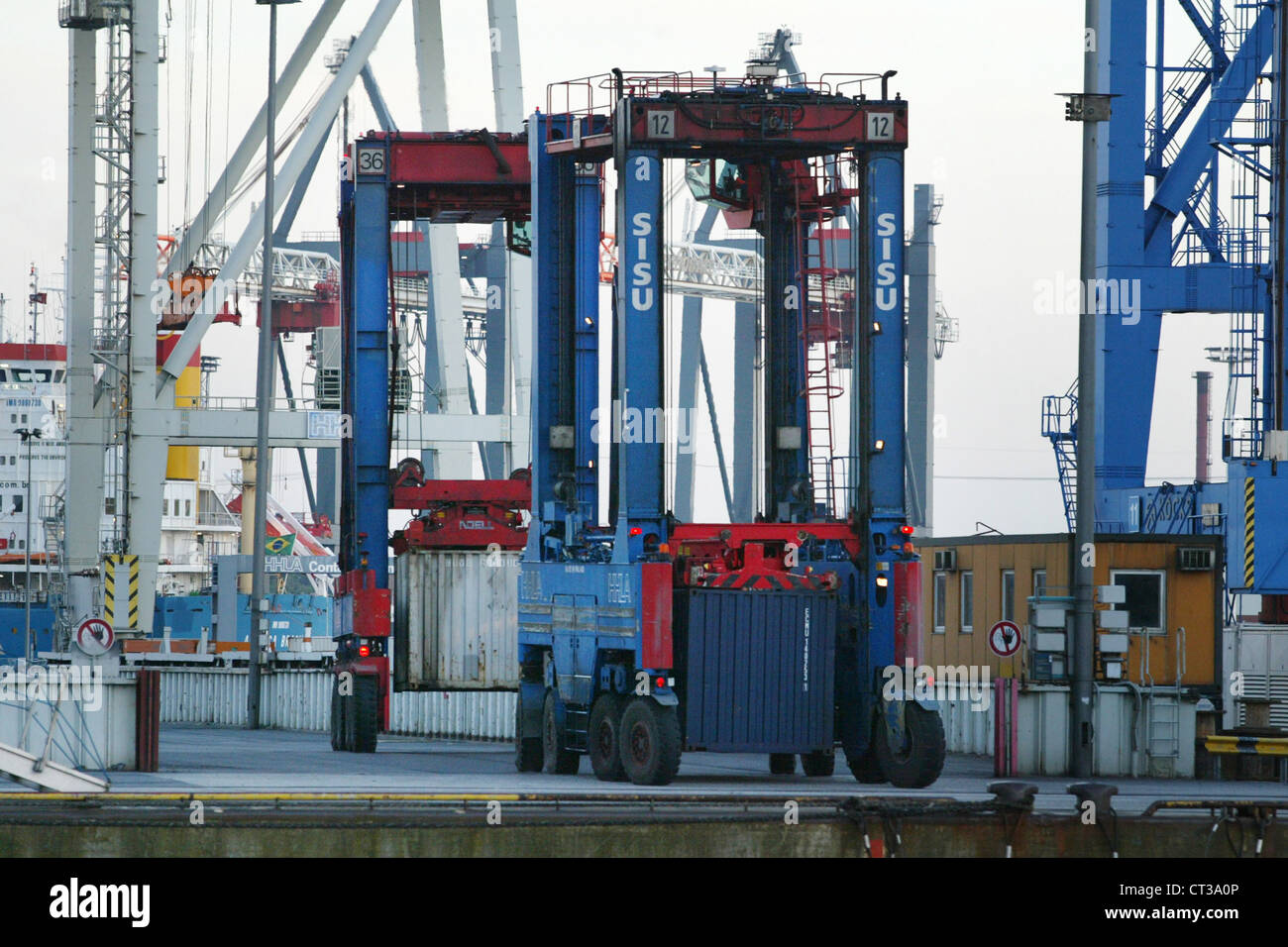 Hamburg, container carriers in the container port Stock Photo - Alamy