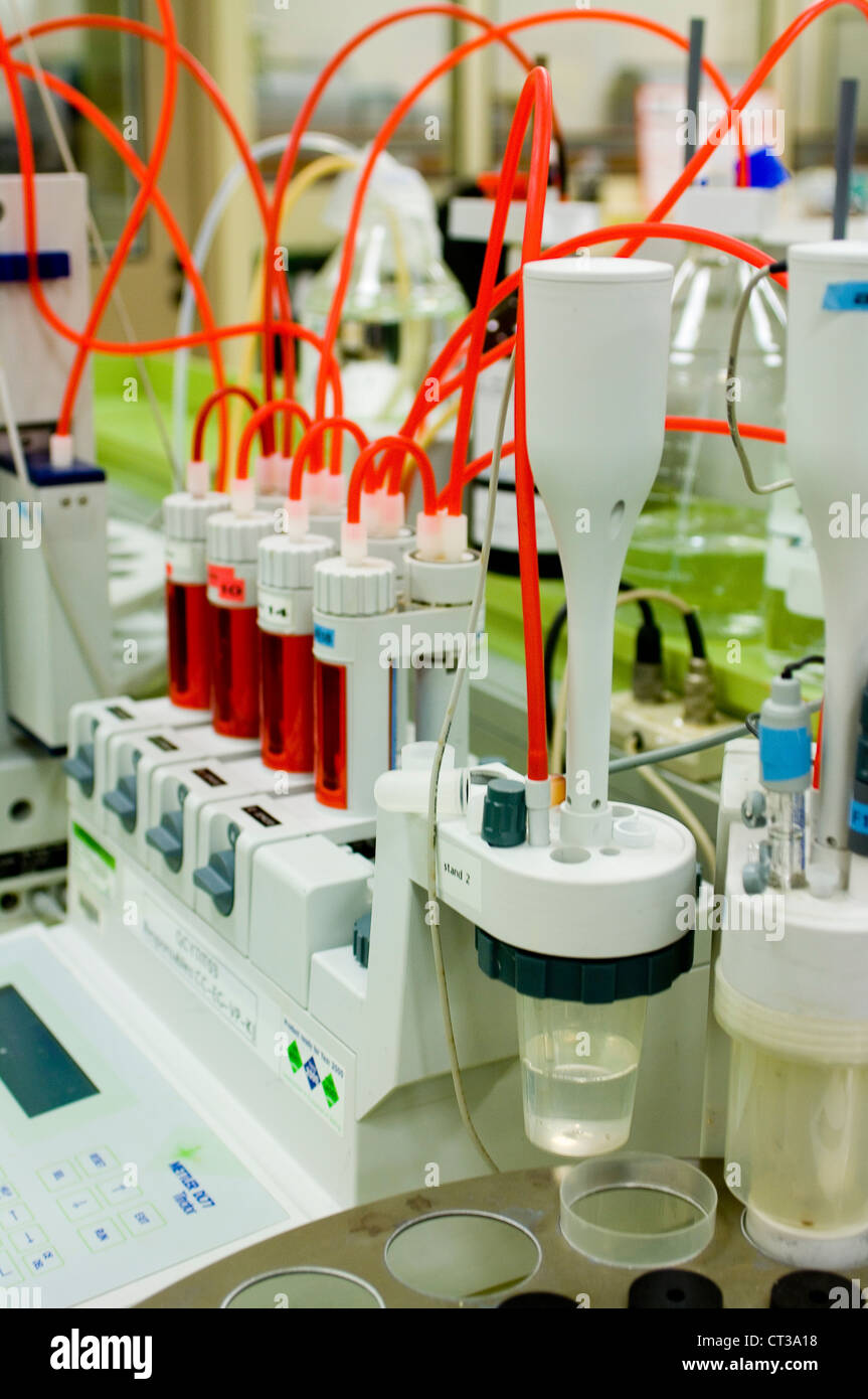 PHARMACEUTICAL INDUSTRY, LABO Stock Photo - Alamy