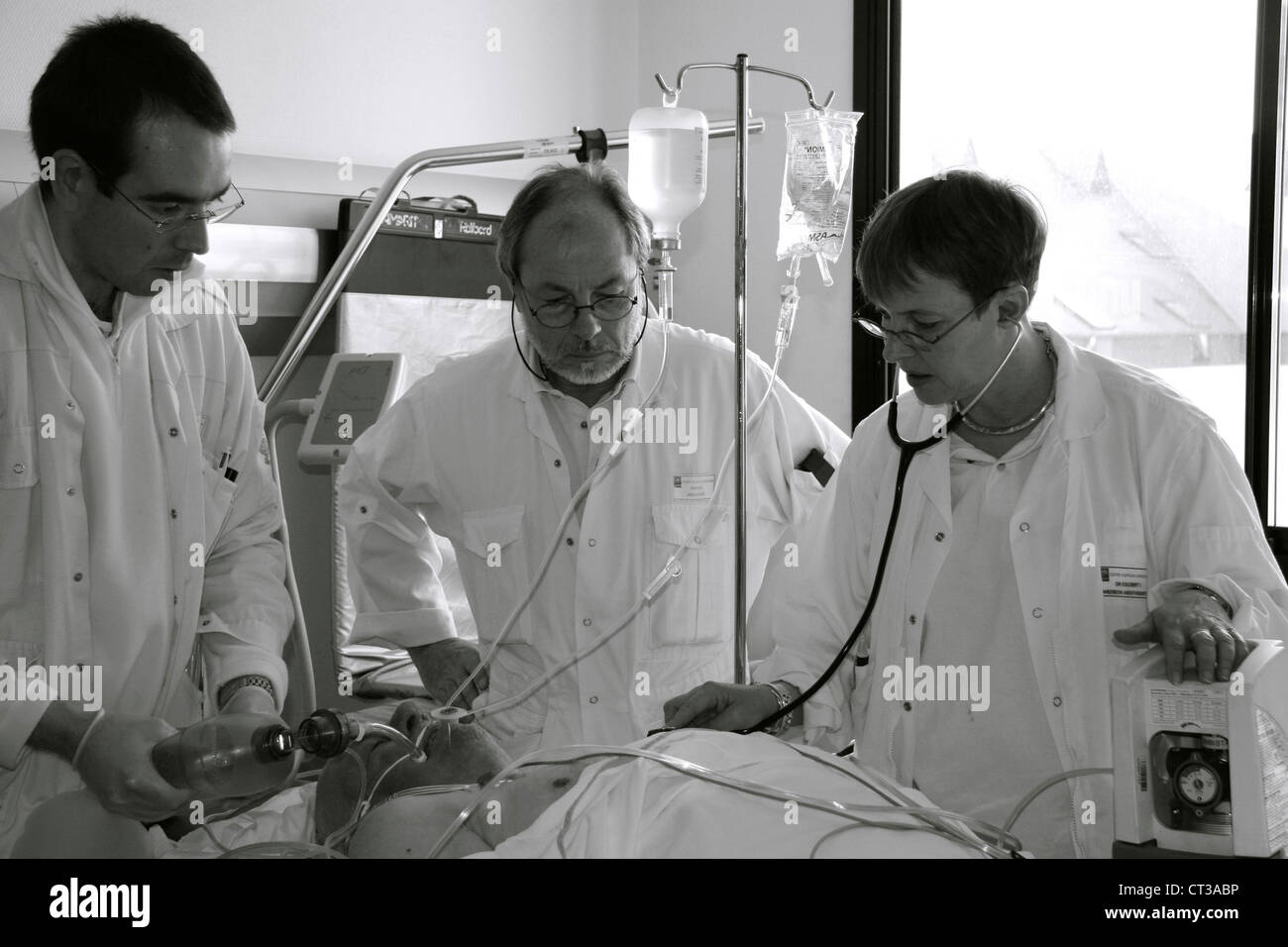 RESUSCITATION, ELDERLY PERSON Stock Photo - Alamy
