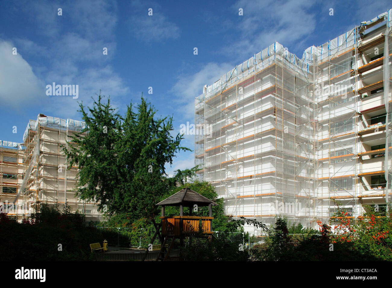 Staging on a redeveloped residential buildings Stock Photo - Alamy