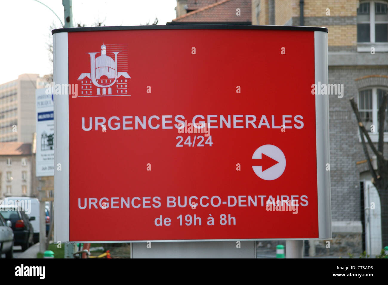 EMERGENCY WARD SIGNPOST Stock Photo - Alamy