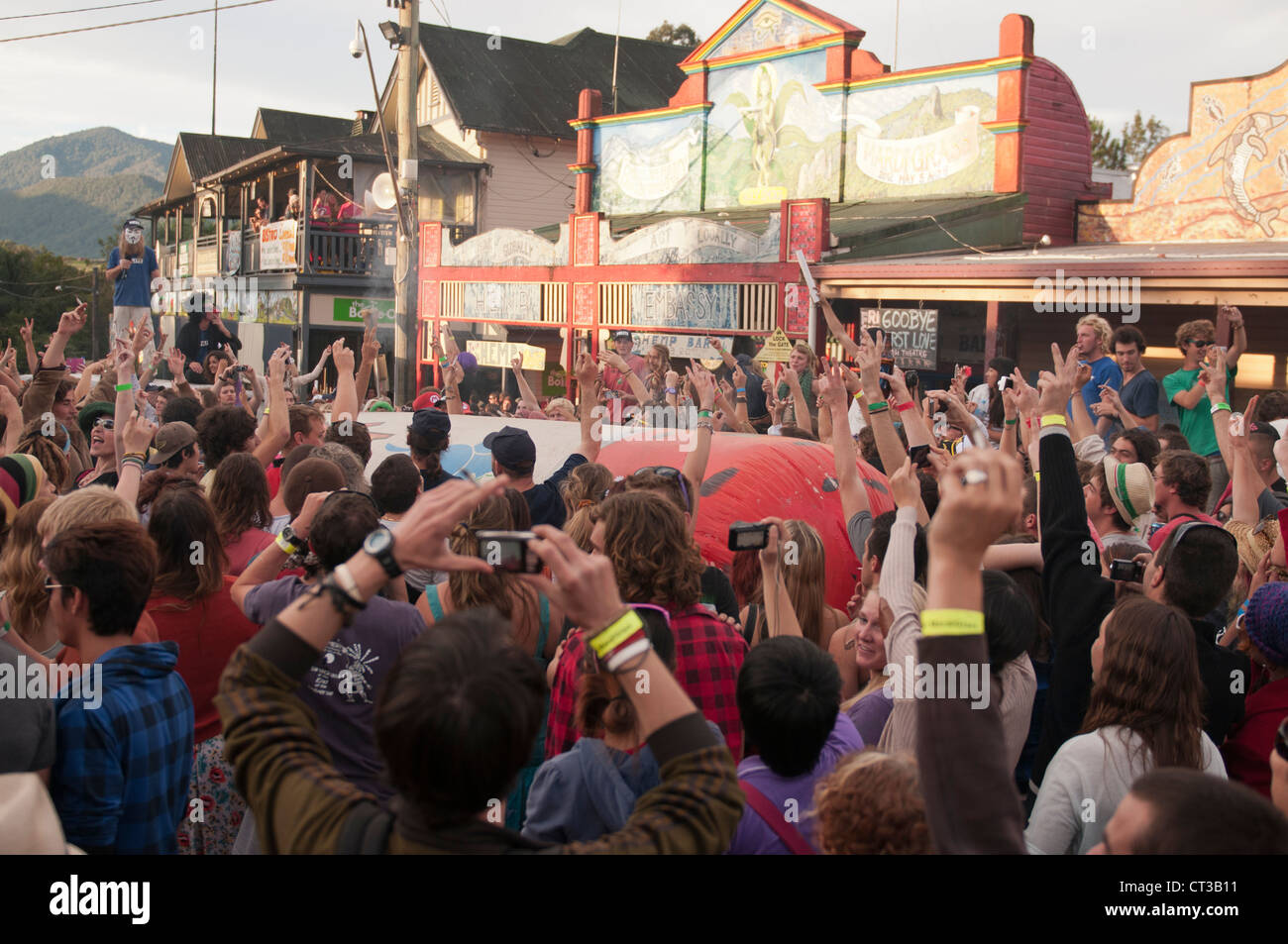 People block Nimbin's main street during Mardi Grass Stock Photo - Alamy