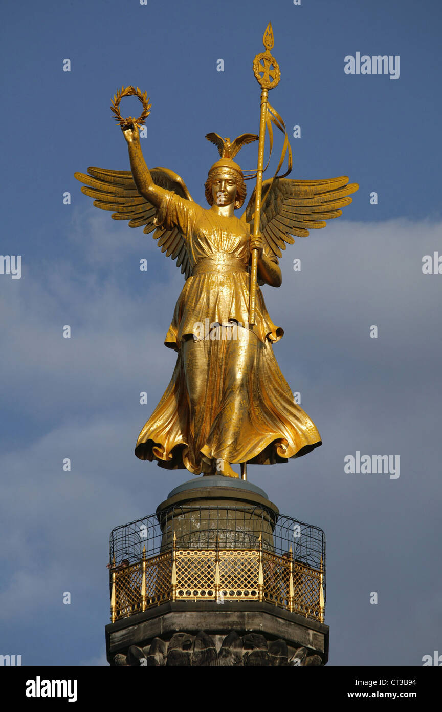 Berlin, gold angel on the Victory Column Stock Photo - Alamy
