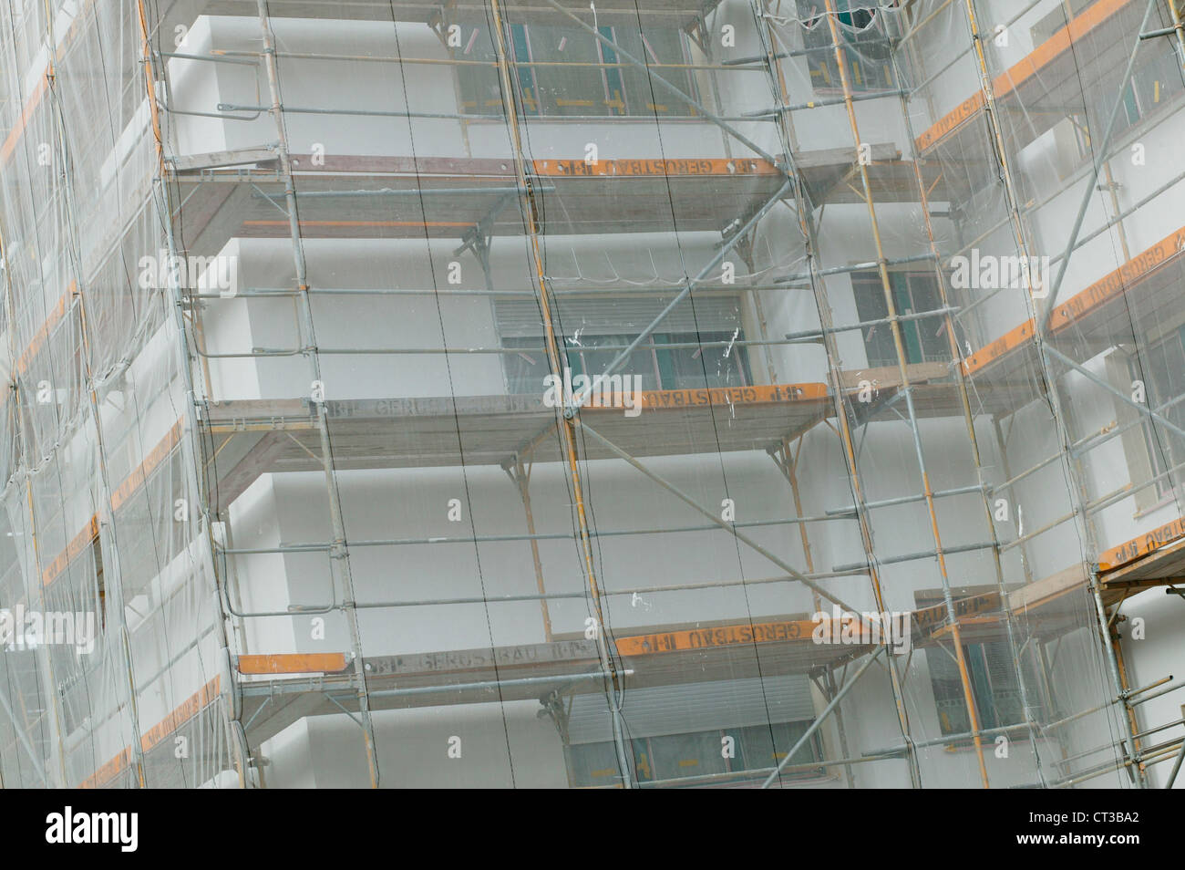 Staging on a redeveloped residential buildings Stock Photo - Alamy