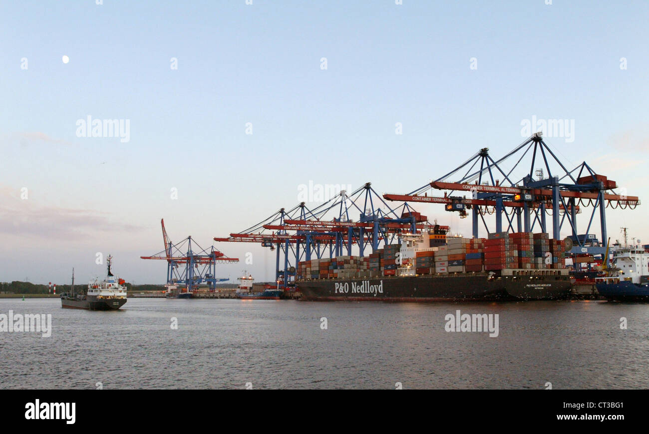 City and cargo port hi-res stock photography and images - Alamy
