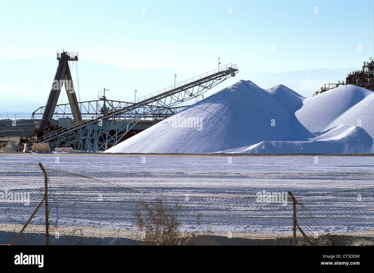 Salt industry middle east hi-res stock photography and images - Alamy