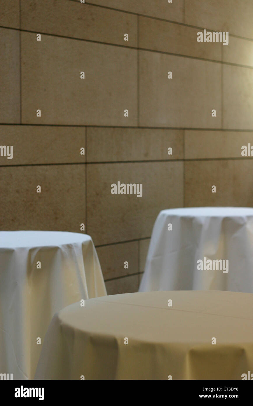 Cleared tables hi-res stock photography and images - Alamy