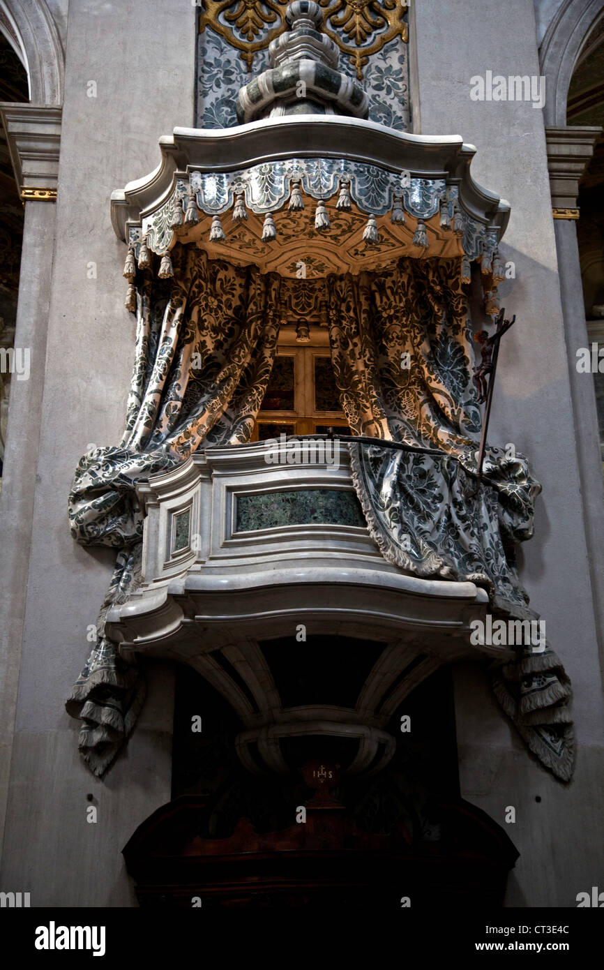 Pulpit canopy hi-res stock photography and images - Alamy