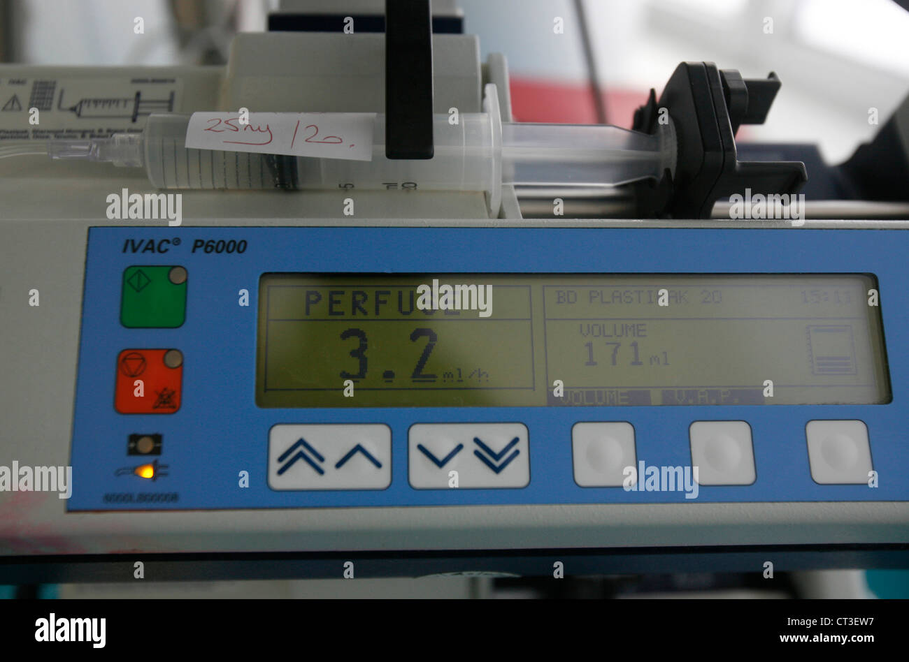 Push syringes hi-res stock photography and images - Alamy