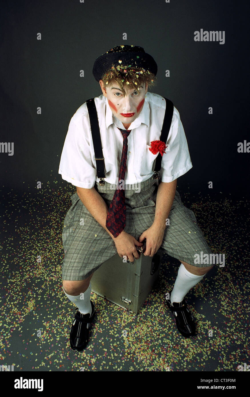 Sitting clown hi-res stock photography and images - Alamy