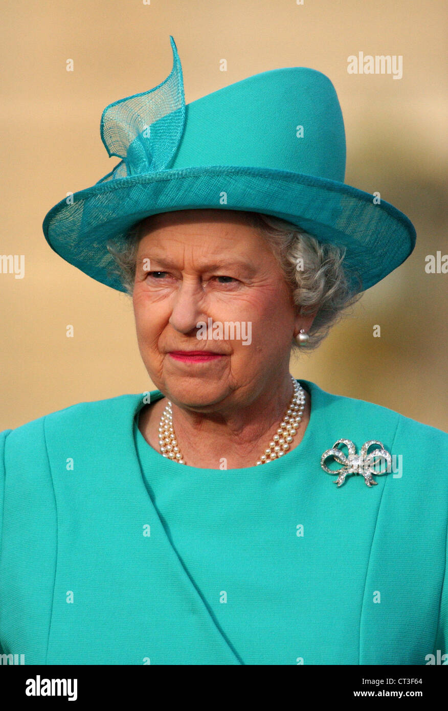 London, Queen Elizabeth II at Charlottenburg Palace Stock Photo - Alamy