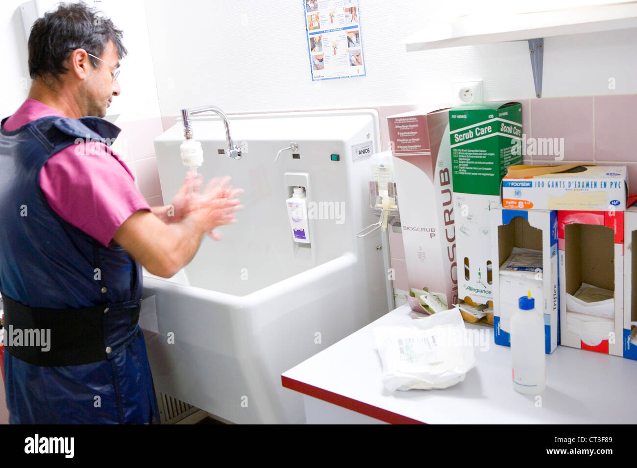 HAND WASHING IN HOSPITAL Stock Photo - Alamy
