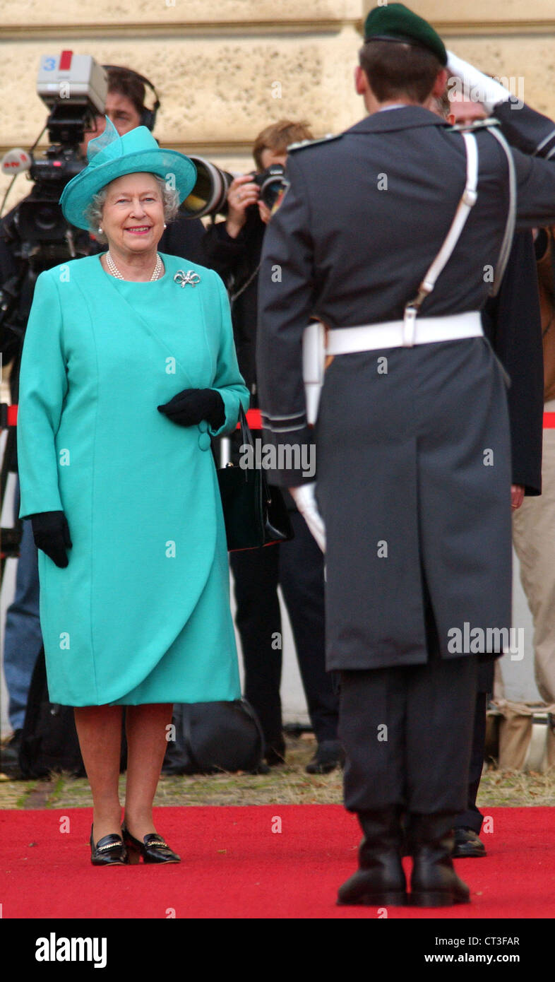 London, Queen Elizabeth II at Charlottenburg Palace Stock Photo - Alamy