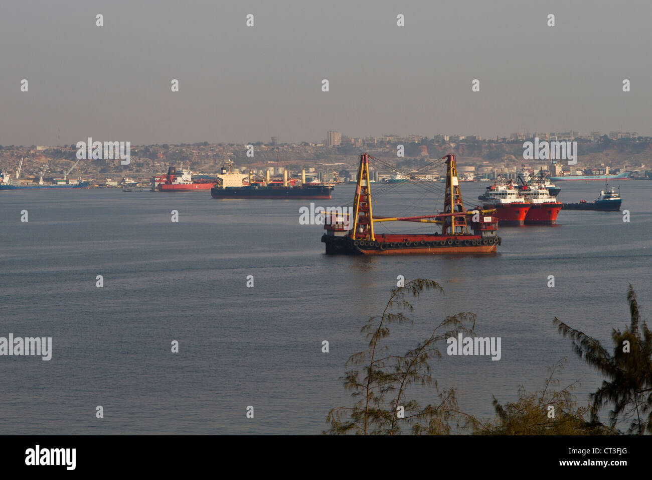 Luanda port hi-res stock photography and images - Alamy