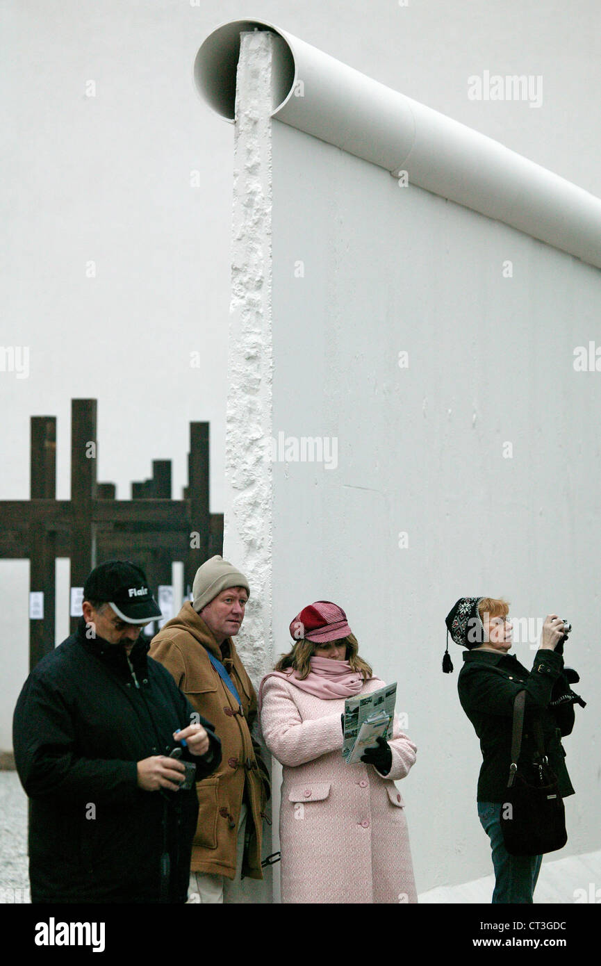 Berlin, reconstruction of the Berlin Wall Stock Photo - Alamy