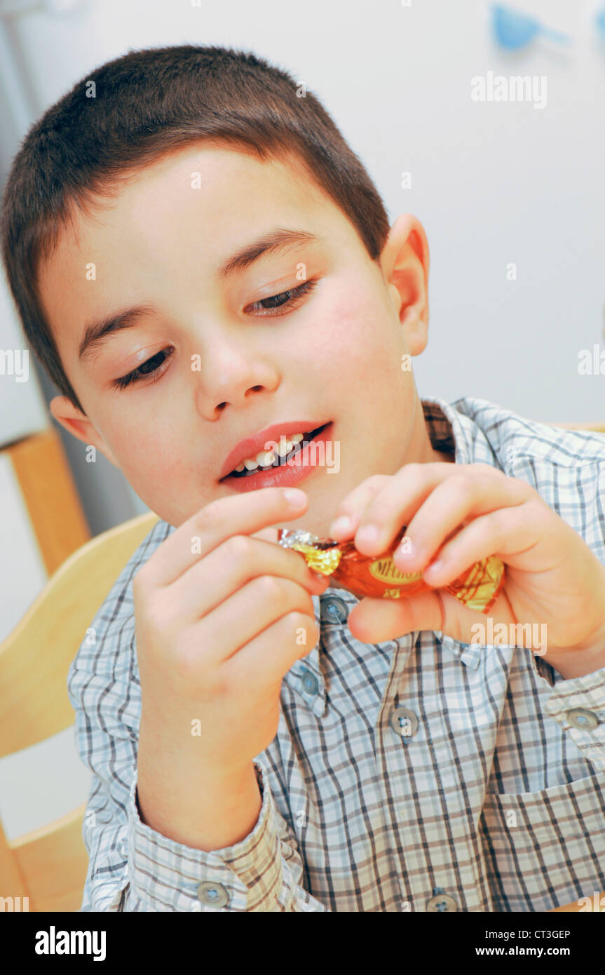 CHILD EATING SWEETS Stock Photo - Alamy