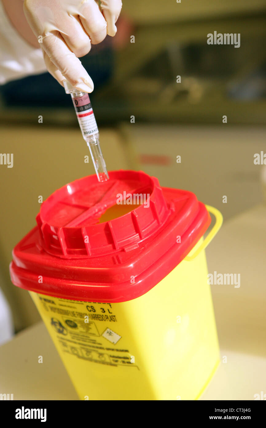 Laboratory equipment rubbish hi-res stock photography and images - Alamy
