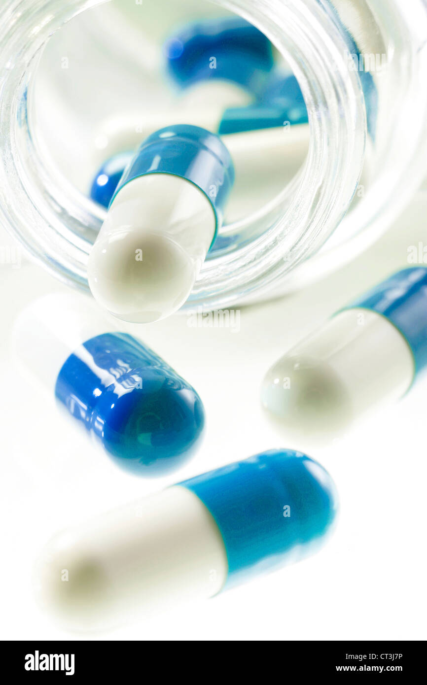 Acetaminophen capsule hi-res stock photography and images - Alamy