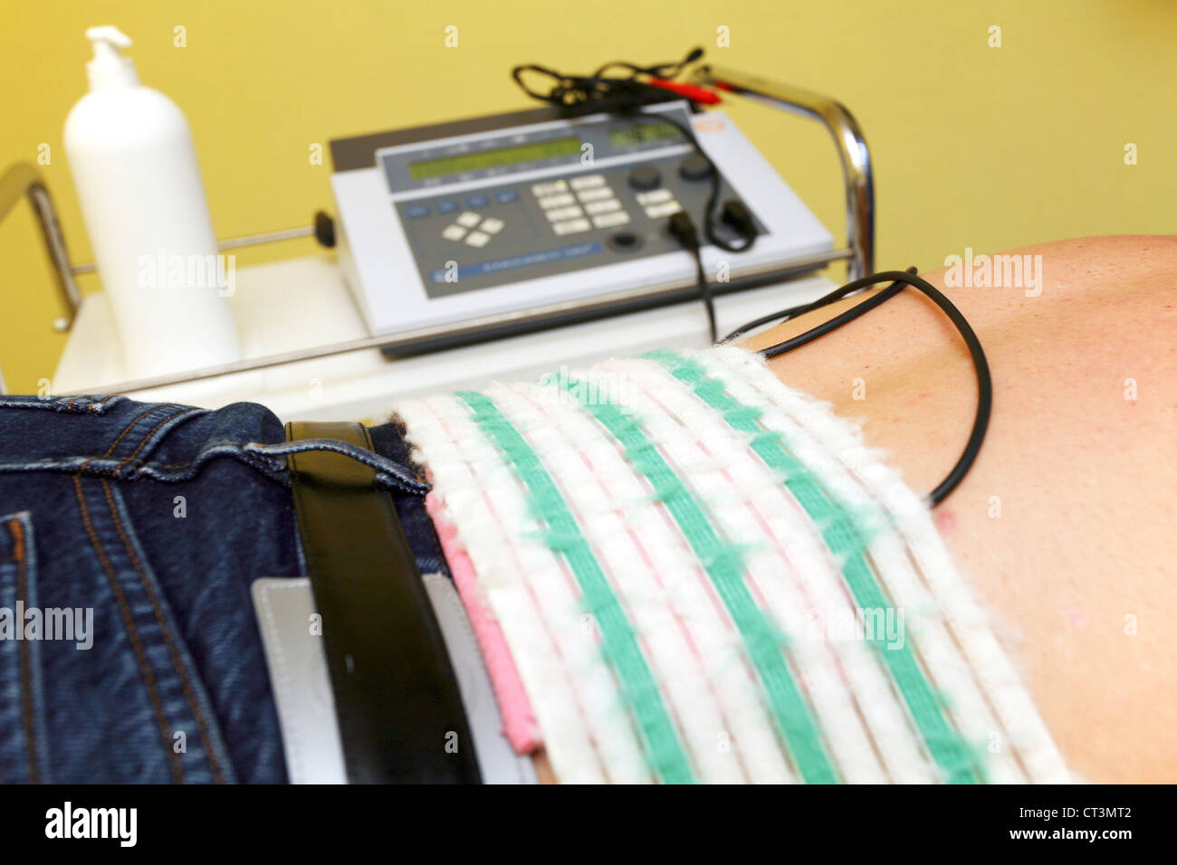 MAN IN PHYSICAL THERAPY Stock Photo - Alamy