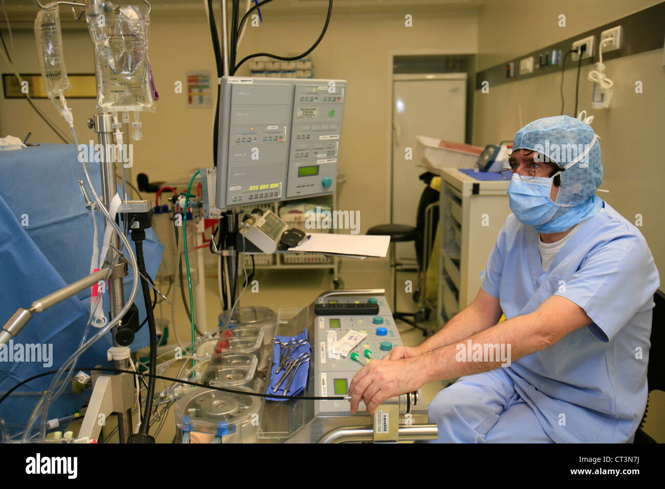 Cardiopulmonary bypass machine hi-res stock photography and images - Alamy