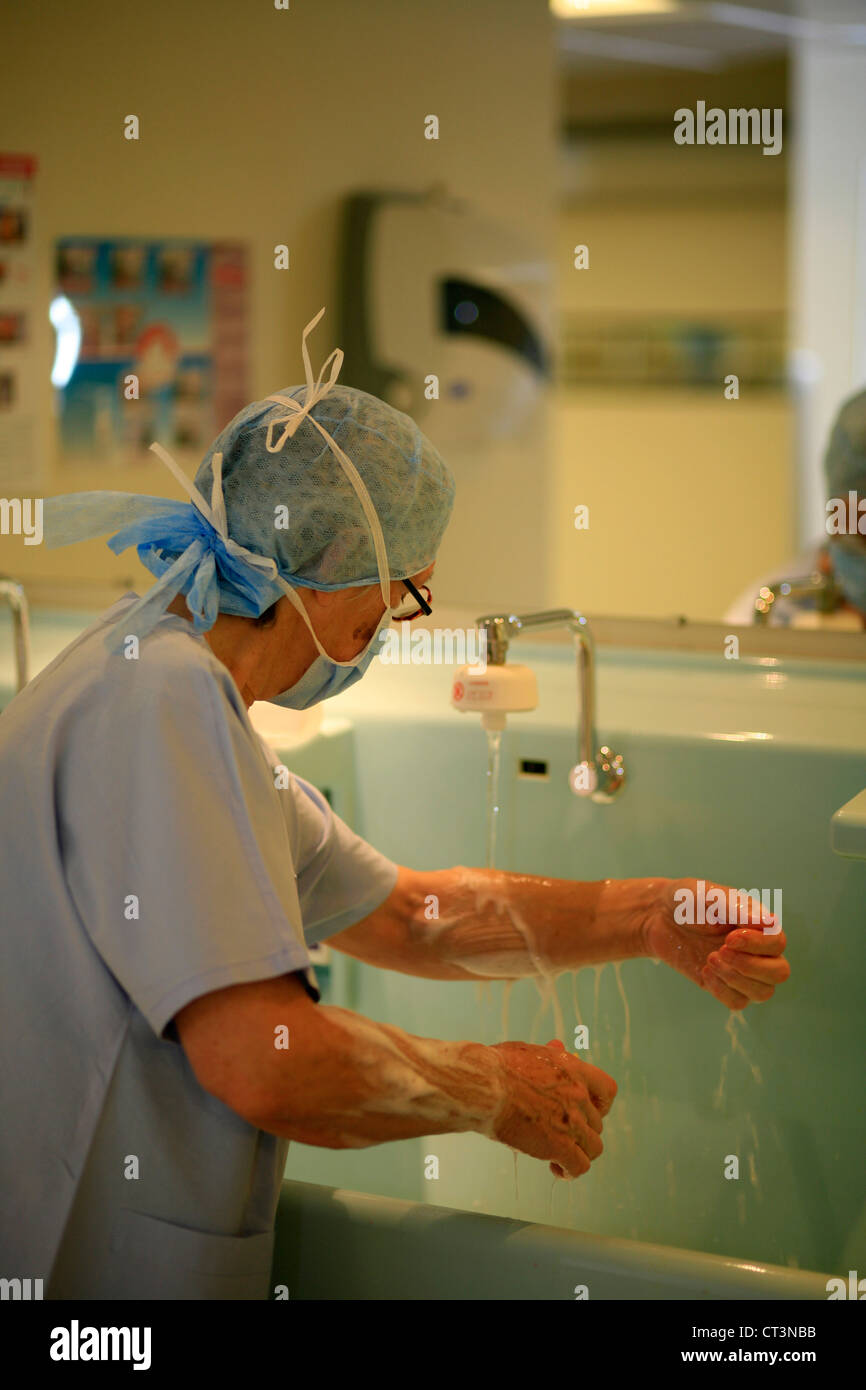 HAND WASHING IN HOSPITAL Stock Photo - Alamy