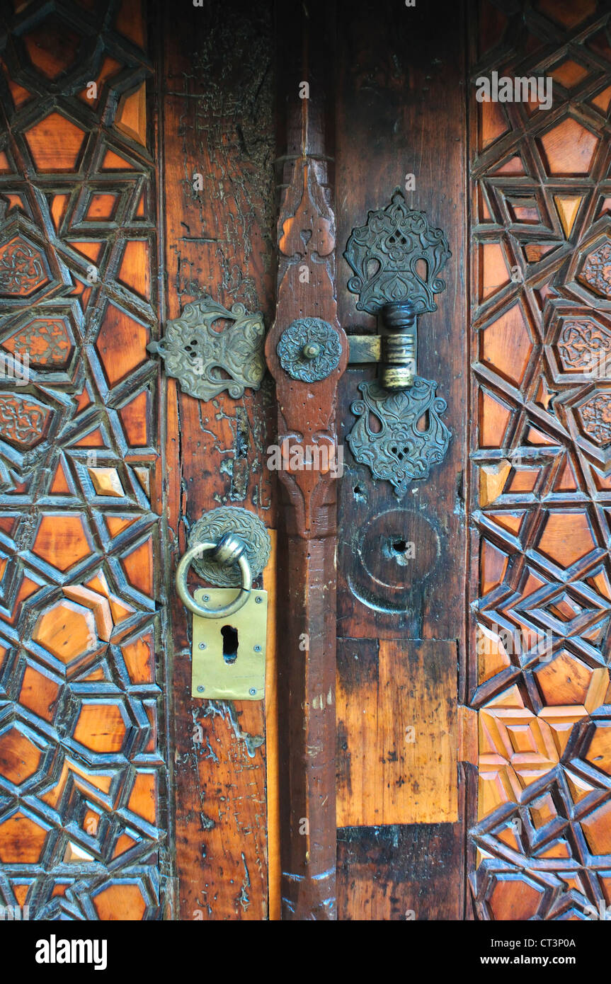 Mosque door wooden hi-res stock photography and images - Alamy