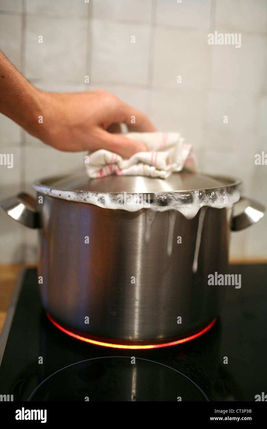 Burned hand hot water hi-res stock photography and images - Alamy