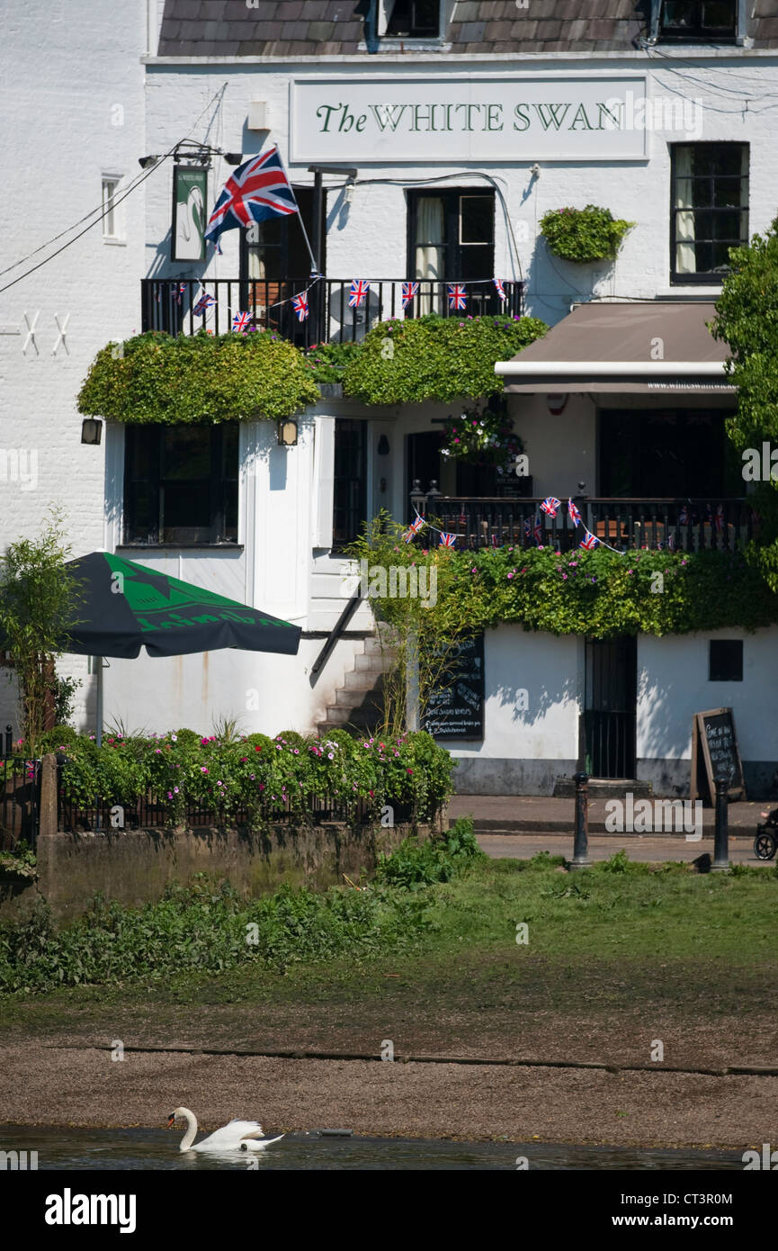 The white swan twickenham hi-res stock photography and images - Alamy