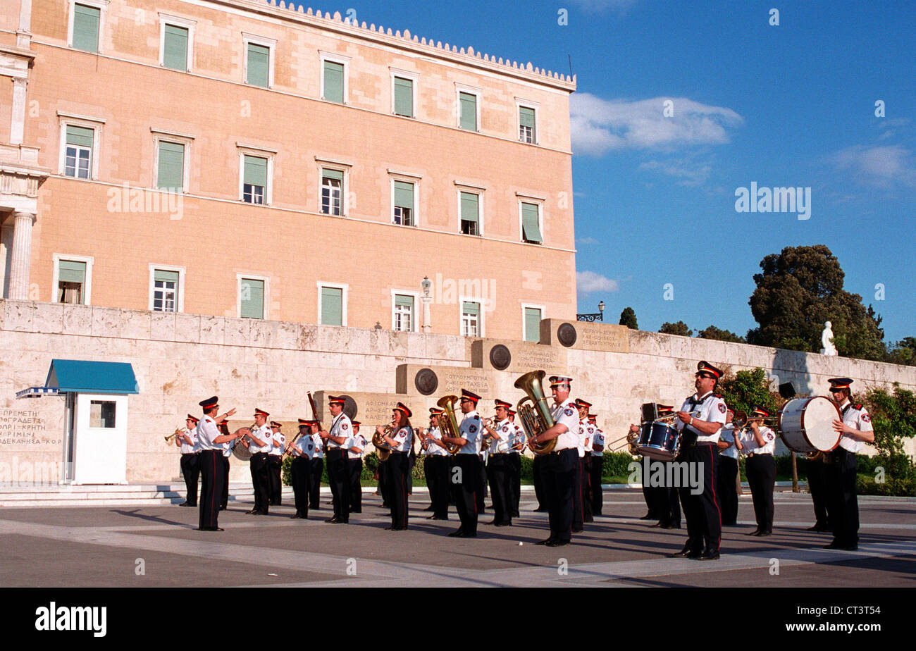 Athens band plays at the Athens Parliament Stock Photo - Alamy