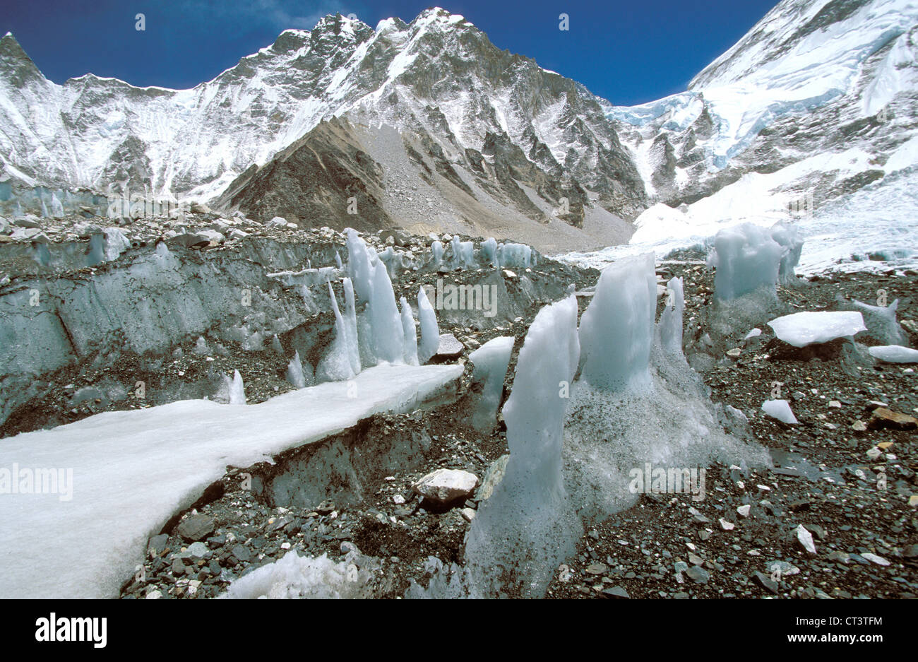 Glaciers nepal hi-res stock photography and images - Alamy