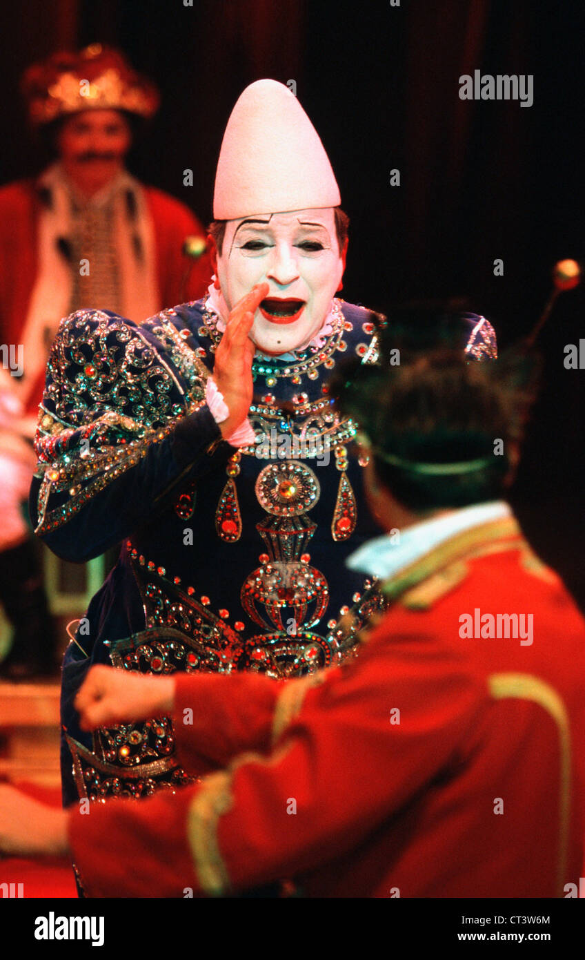 Circus Roncalli, white clown Francesco Caroli Stock Photo - Alamy
