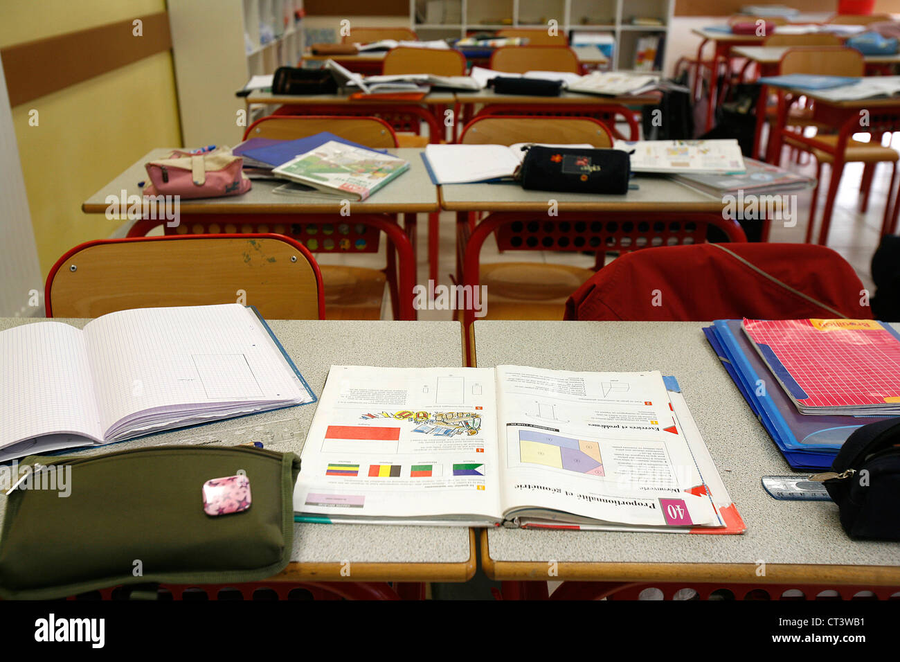 PRIMARY SCHOOL CLASS Stock Photo - Alamy