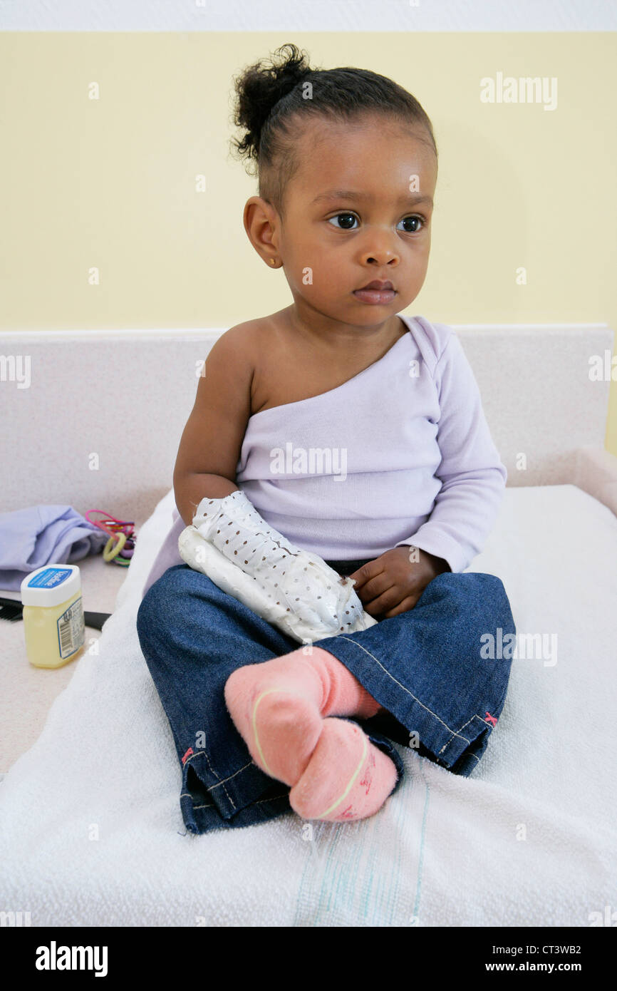 Pulse oximetry monitoring hi-res stock photography and images - Alamy