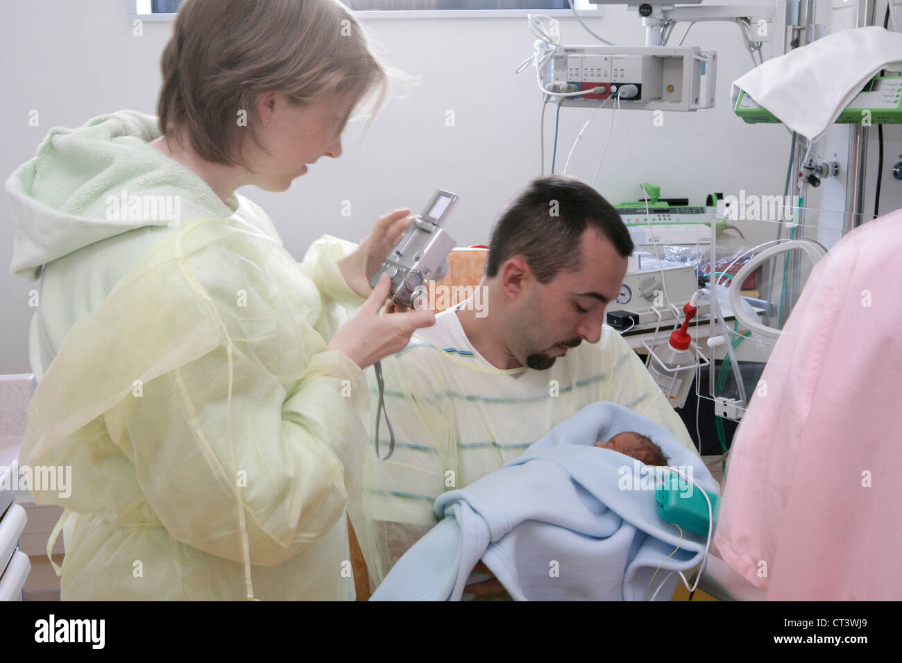 FATHER AND PREMATURE BABY Stock Photo - Alamy