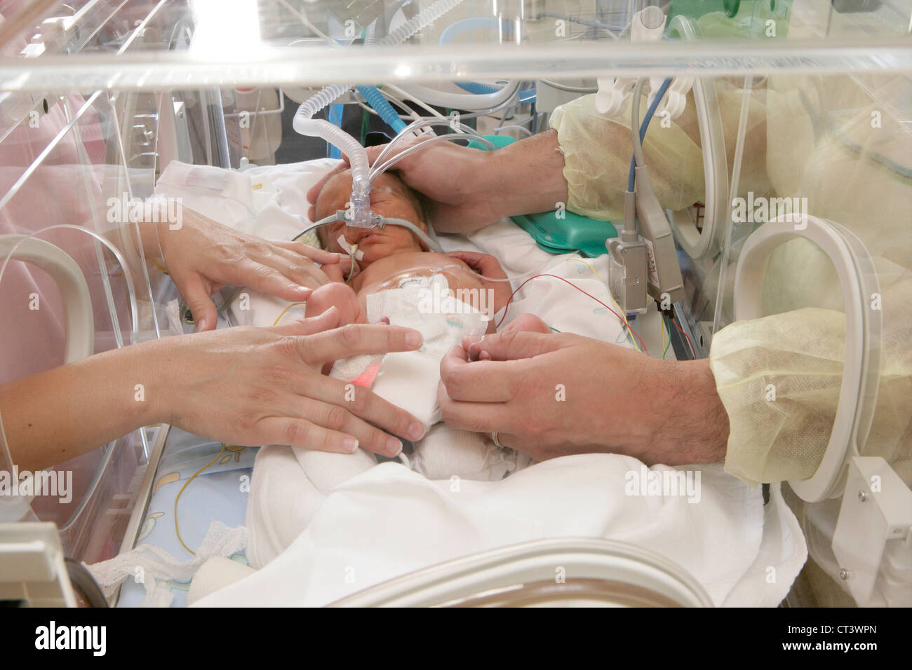 Baby icu premature hi-res stock photography and images - Alamy