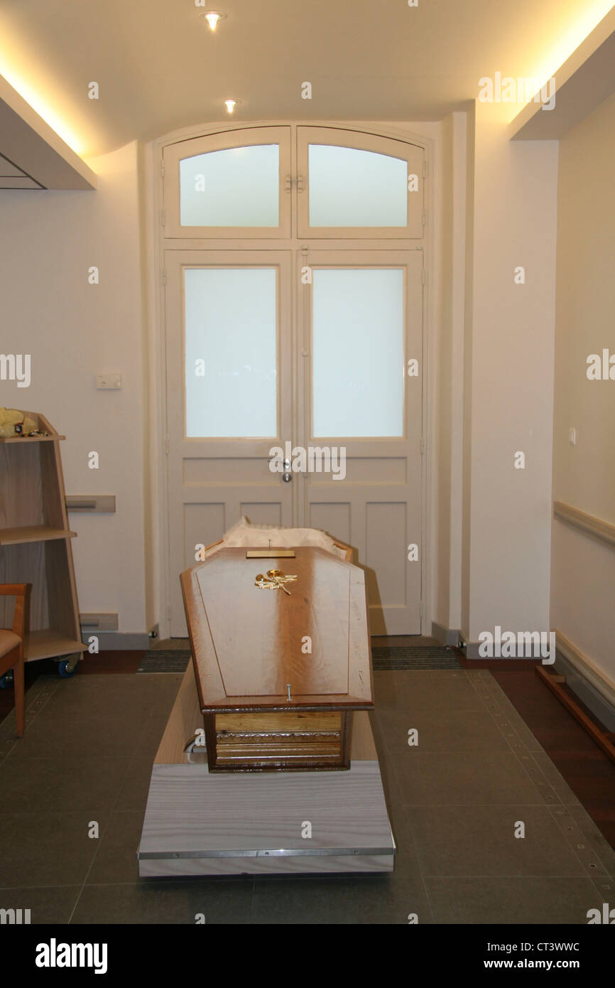 Coffin room hi-res stock photography and images - Alamy