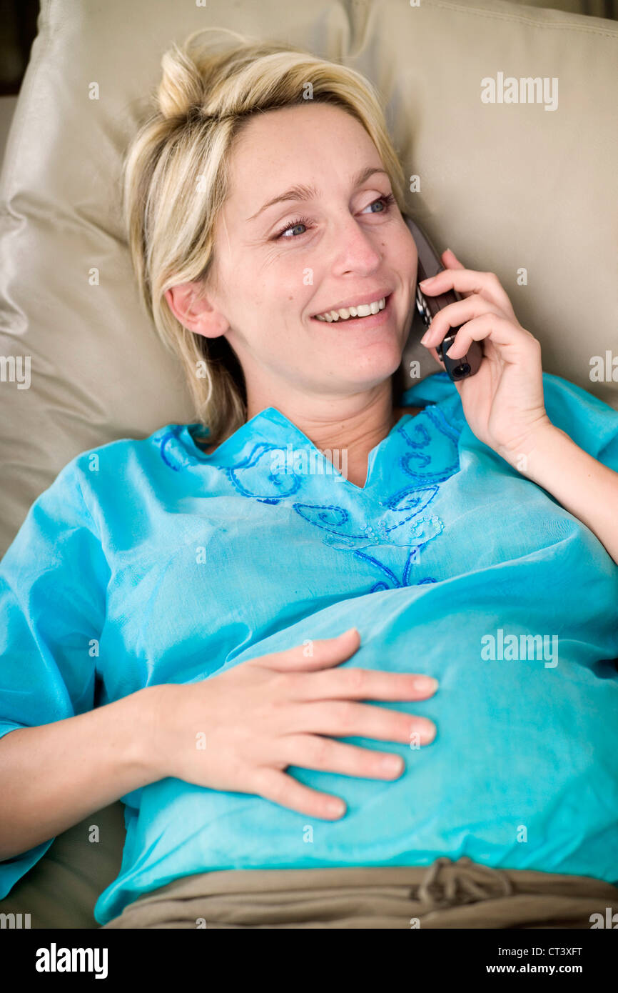 PREGNANT WOMAN WITH PHONE Stock Photo - Alamy